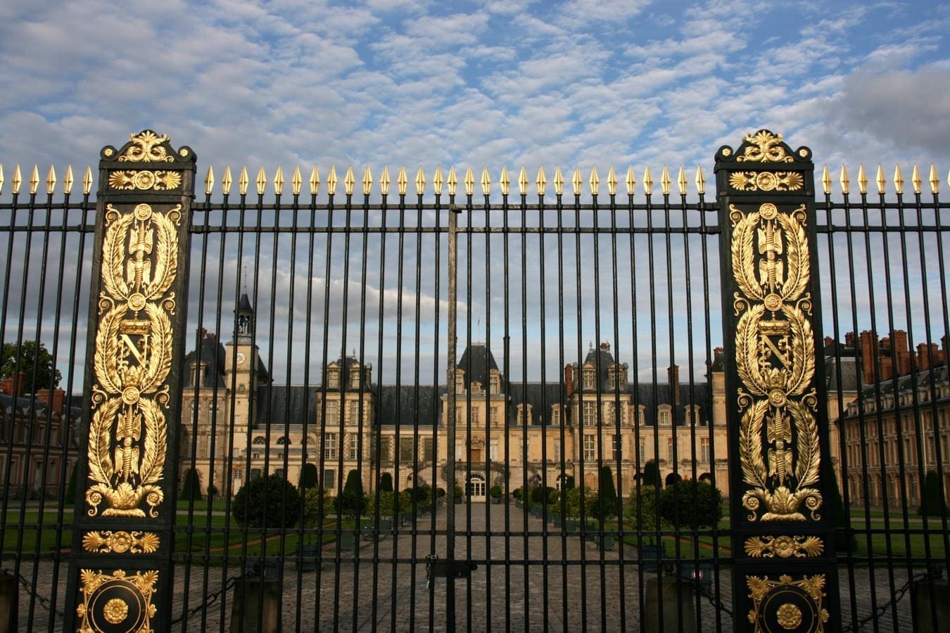 Famous gates decorated with gold leaf | Manetti Goldbeater
