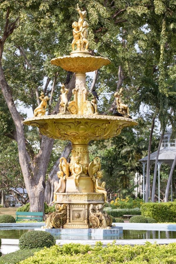 Gold leaf statues and monuments | Manetti Goldbeater