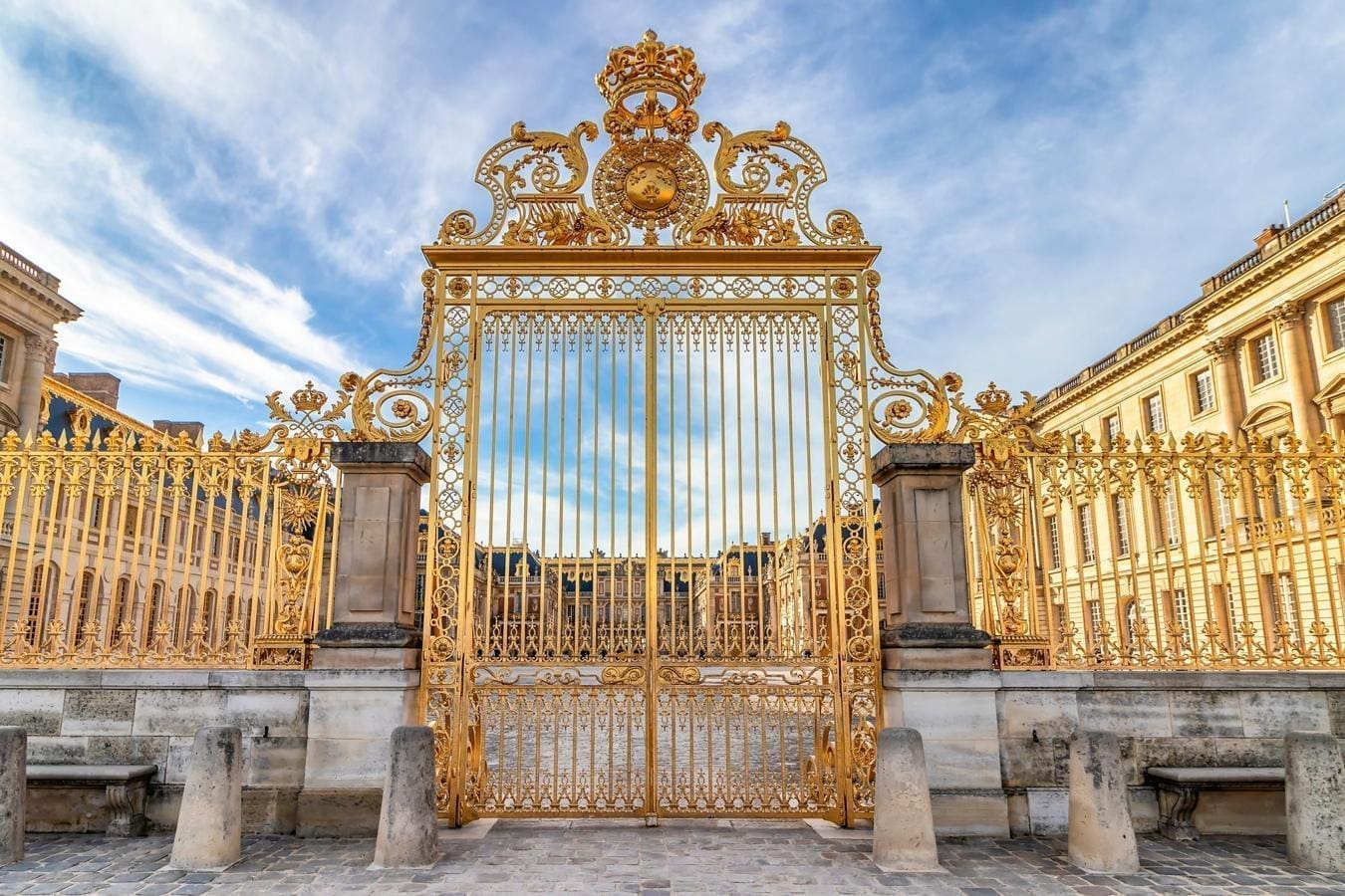 Famous gates decorated with gold leaf | Manetti Goldbeater