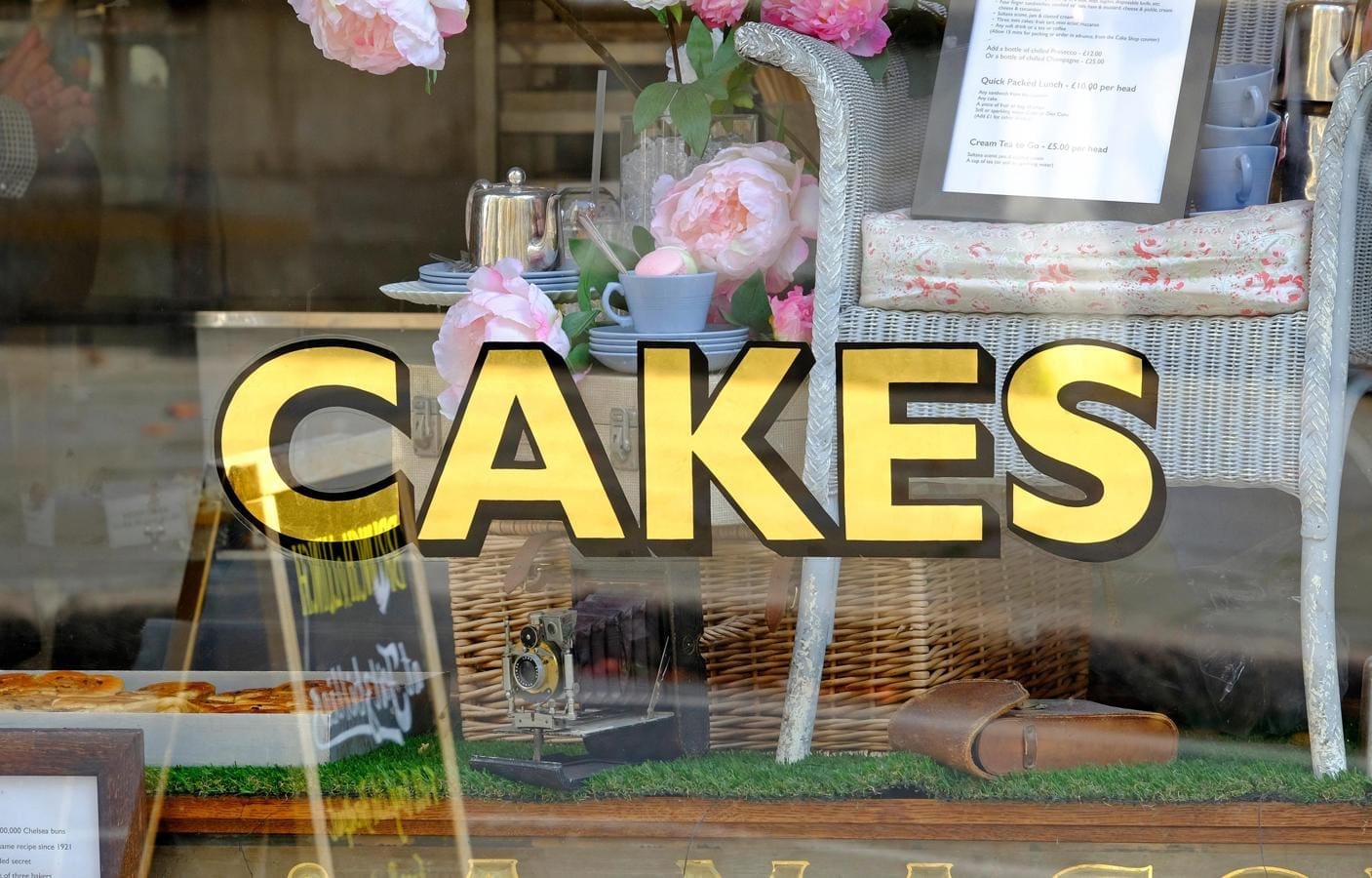 Gold leaf Lettering decorations | Manetti Goldbeater