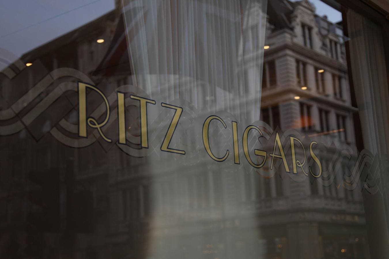 Gold leaf Lettering decorations | Manetti Goldbeater