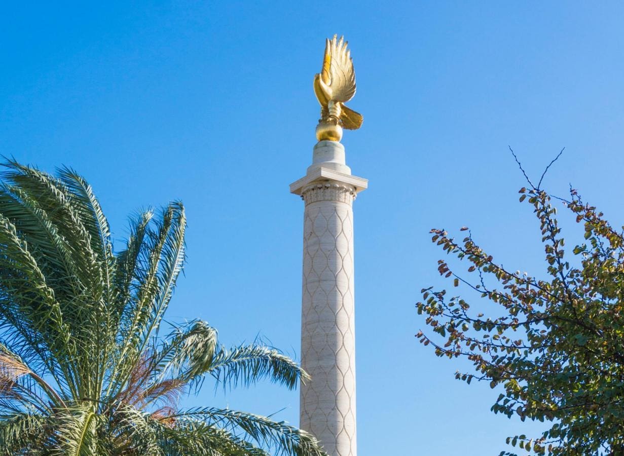 Gold leaf statues and monuments | Manetti Goldbeater