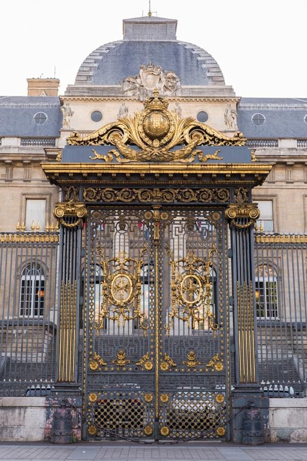 Famous gates decorated with gold leaf | Manetti Goldbeater
