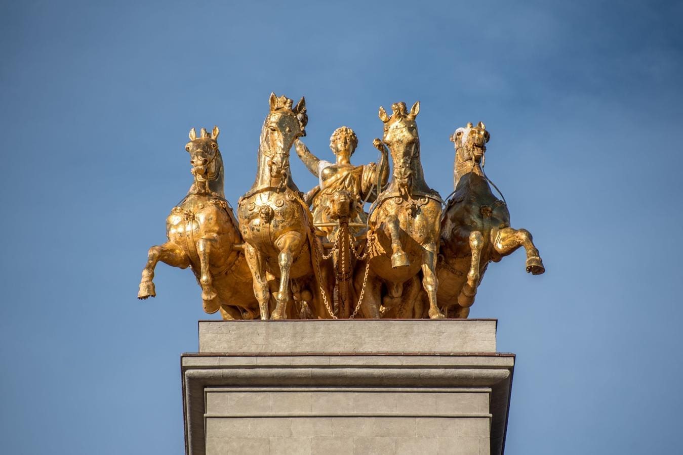 Gold leaf statues and monuments | Manetti Goldbeater