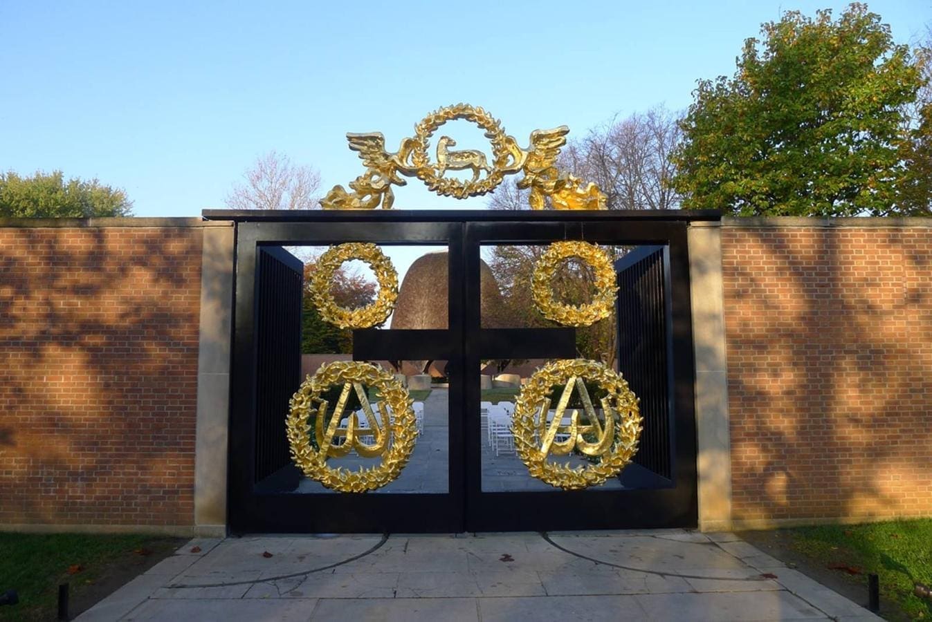 Famous gates decorated with gold leaf | Manetti Goldbeater