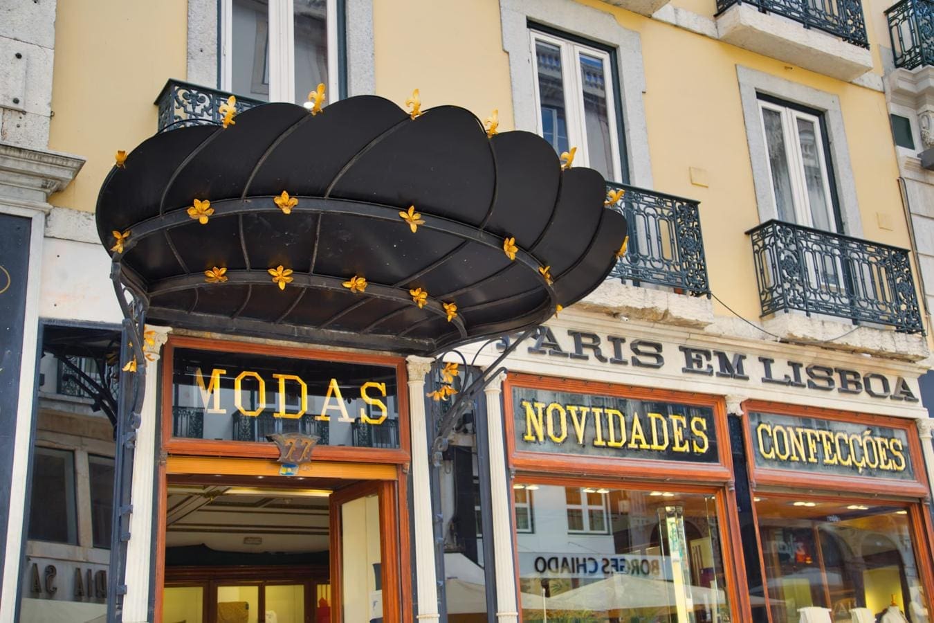 Gold leaf Lettering decorations | Manetti Goldbeater