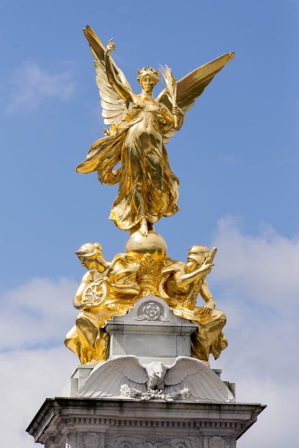 Gold leaf statues and monuments | Manetti Goldbeater
