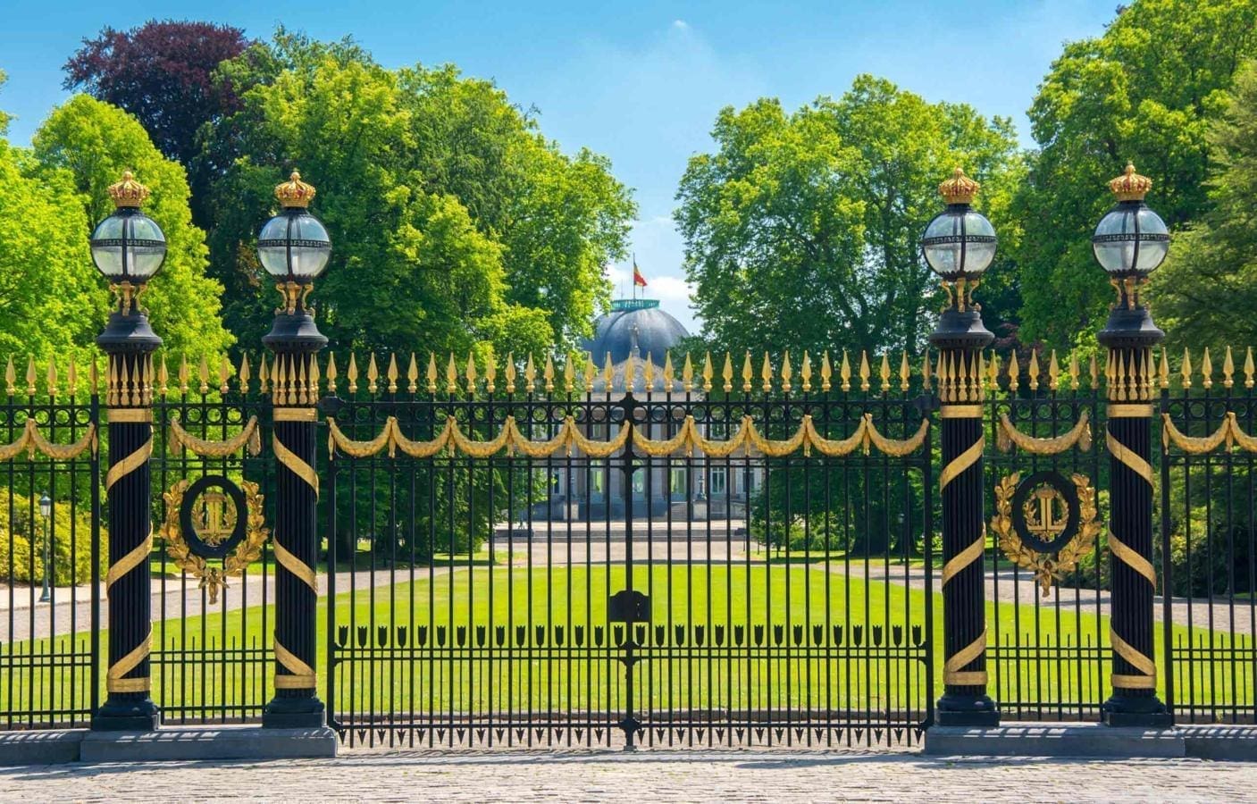 Famous gates decorated with gold leaf | Manetti Goldbeater
